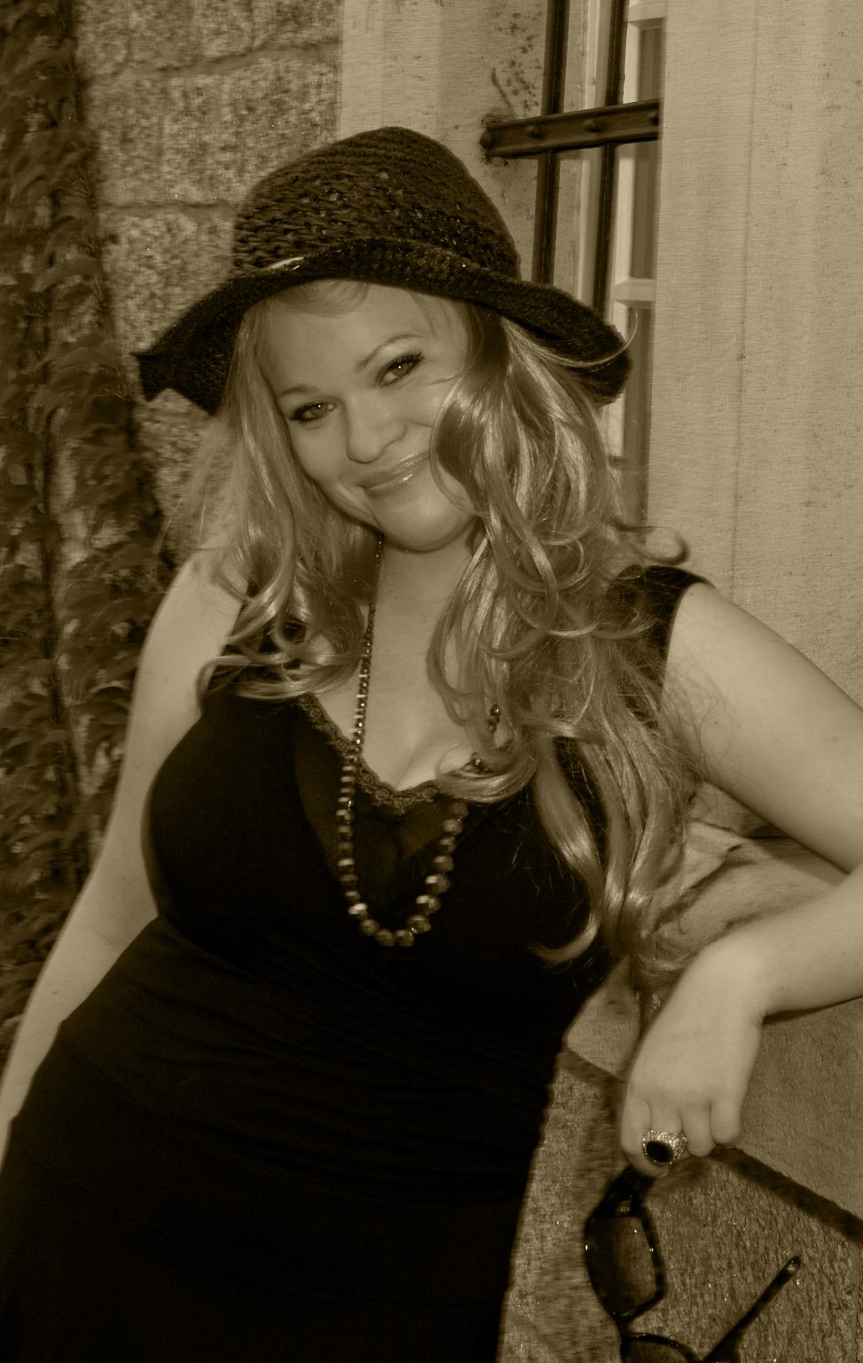 Explore the World of The German TV Presenter Jennah Karthes - DOMINGO ...